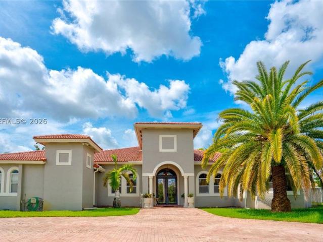 5 bedroom luxury Villa for sale in Hialeah Gardens, Florida