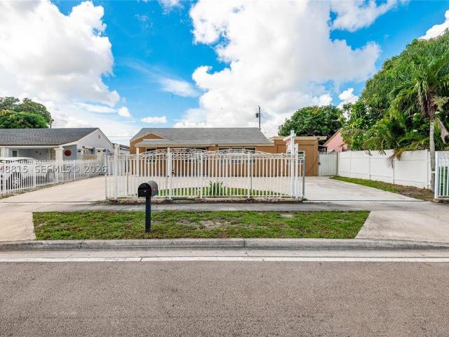 5 bedroom luxury Villa for sale in Hialeah, Florida