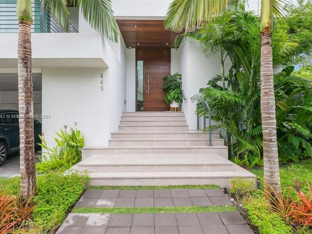5 bedroom luxury Villa for sale in Key Biscayne, Florida