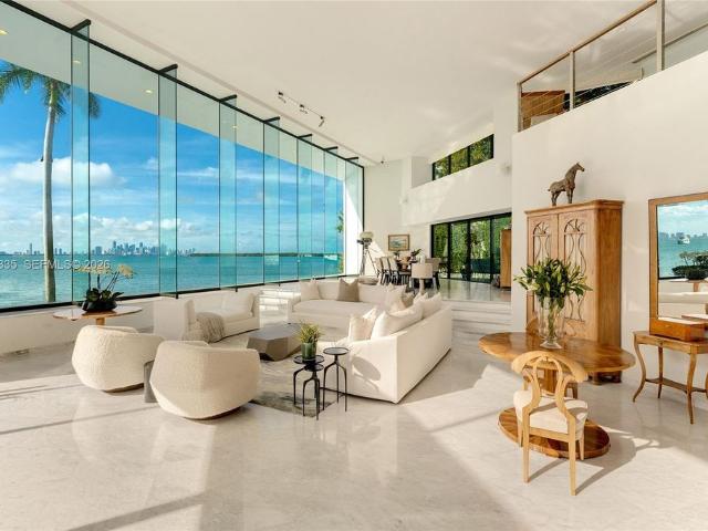5 bedroom luxury Villa for sale in Key Biscayne, Florida