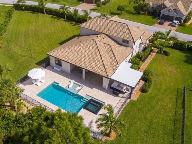 5 bedroom luxury Villa for sale in Palm City, Florida