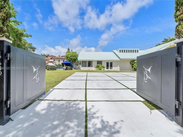 5 bedroom luxury Villa for sale in Palmetto Bay, United States