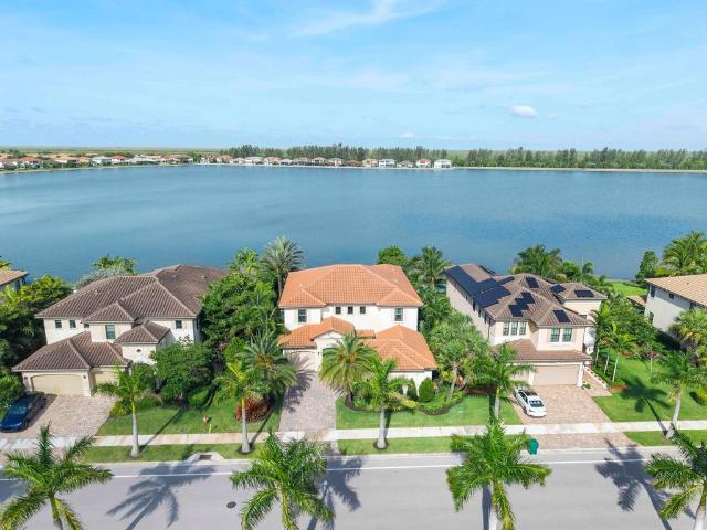5 bedroom luxury Villa for sale in Parkland, Florida