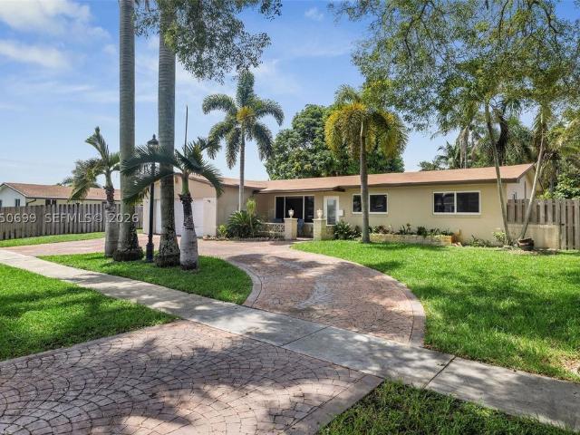 5 bedroom luxury Villa for sale in Pembroke Pines, Florida