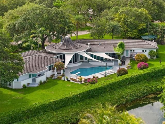 5 bedroom luxury Villa for sale in Pinecrest, Florida
