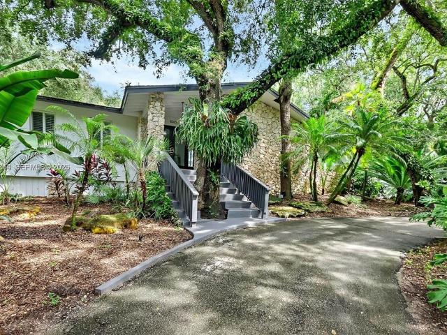 5 bedroom luxury Villa for sale in Pinecrest, Florida