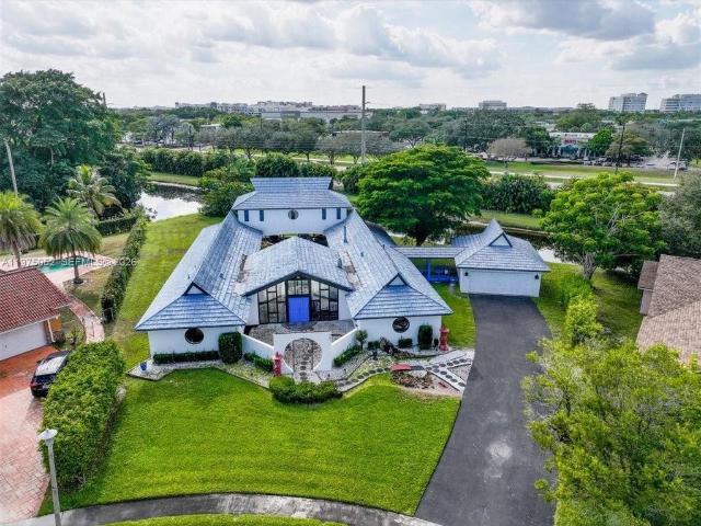 5 bedroom luxury Villa for sale in Plantation, Florida