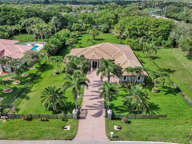 5 bedroom luxury Villa for sale in Plantation, Florida