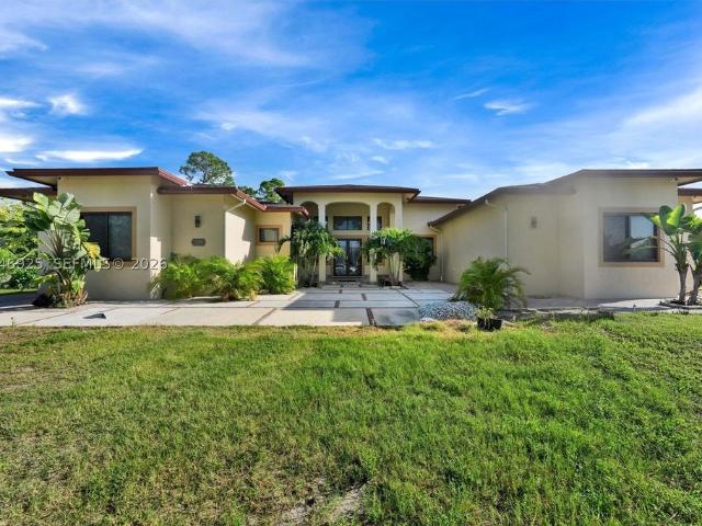 5 bedroom luxury Villa for sale in Royal Palm Beach, Florida