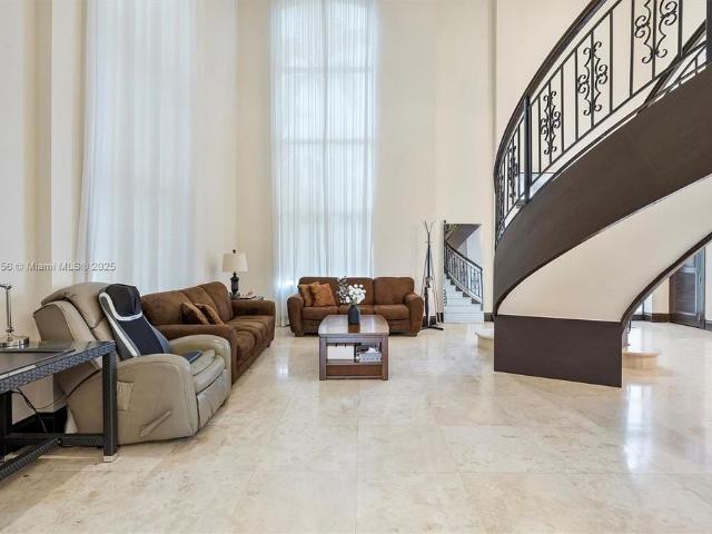 5 bedroom luxury Villa for sale in Sunny Isles Beach, United States