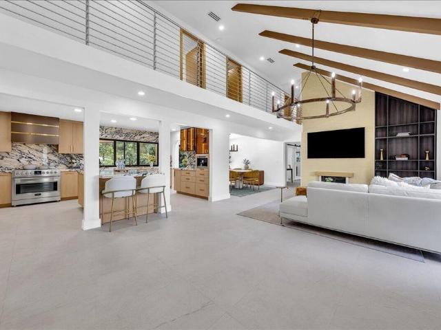 5 bedroom luxury Villa for sale in Tequesta, Florida