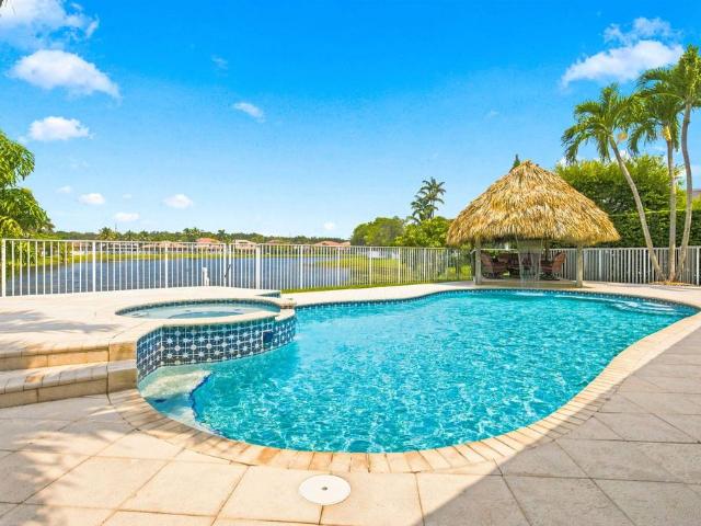 5 bedroom luxury Villa for sale in Weston, Florida