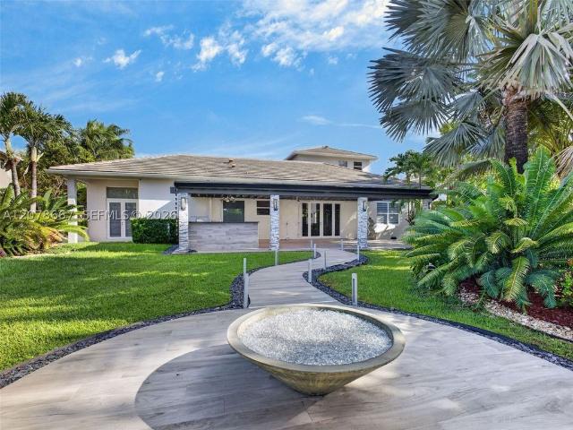 5 bedroom luxury Villa for sale in Weston, Florida