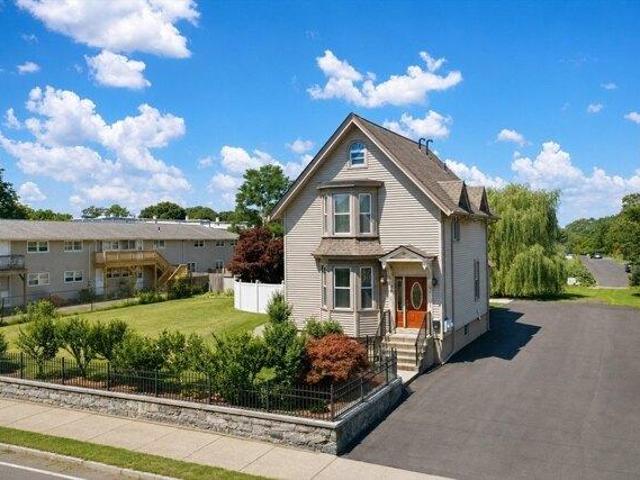 5 bedroom, Ludlow MA 01056 104833010