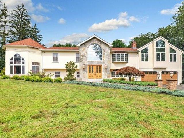 5 bedroom, Monroe CT 06468 104851880