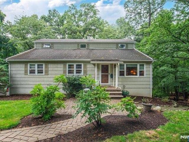 5 bedroom, Montvale NJ 07645 105160134