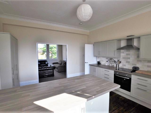 5 Bedroom Maisonette