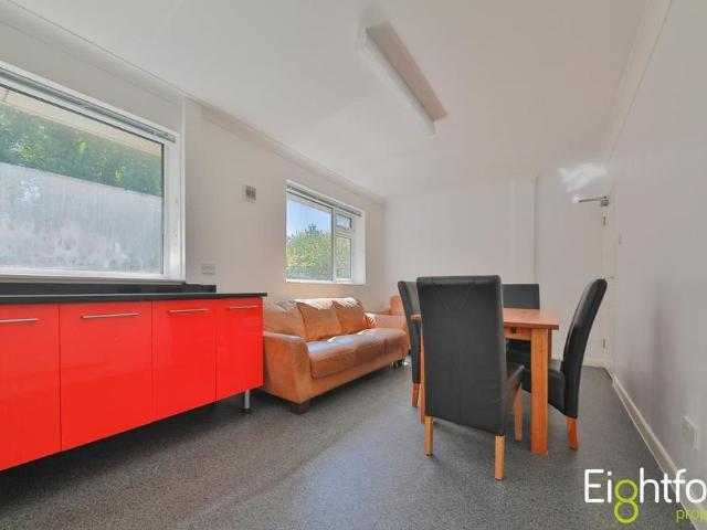 5 bedroom maisonette to rent