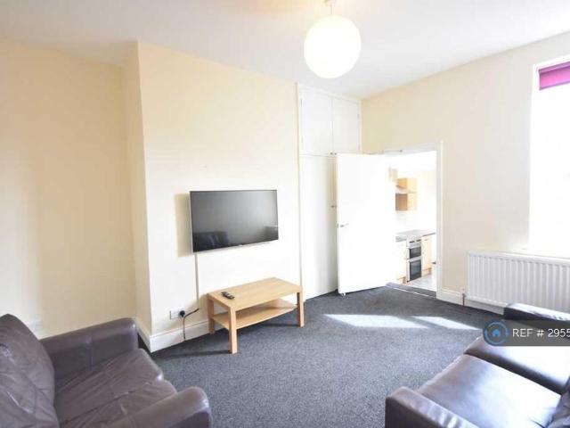5 bedroom maisonette to rent