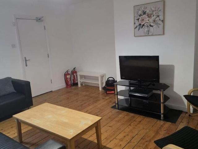 5 bedroom maisonette to rent