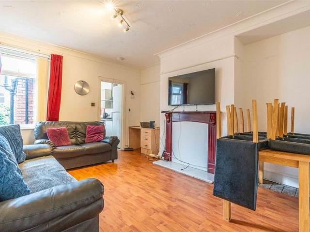5 bedroom maisonette to rent