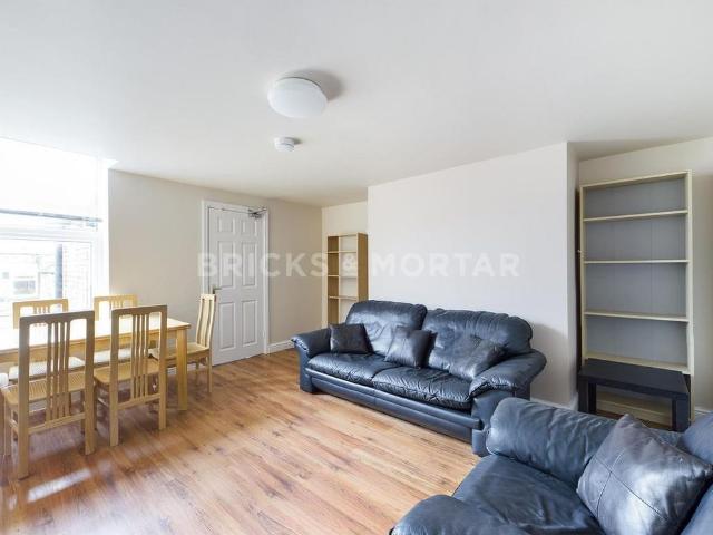 5 bedroom maisonette to rent
