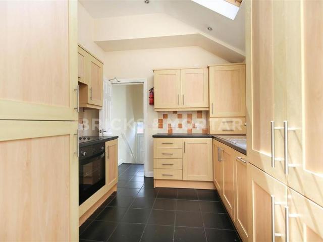 5 bedroom maisonette to rent