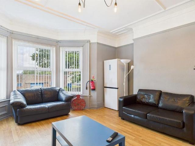 5 bedroom maisonette to rent
