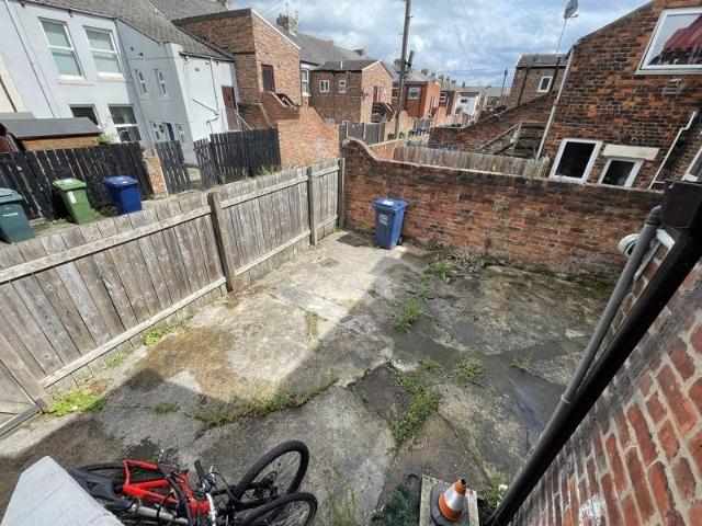 5 bedroom maisonette to rent