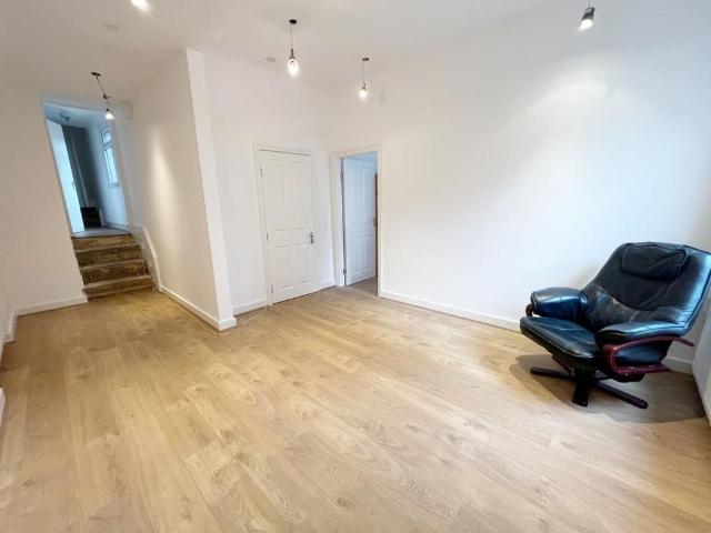 5 bedroom maisonette to rent