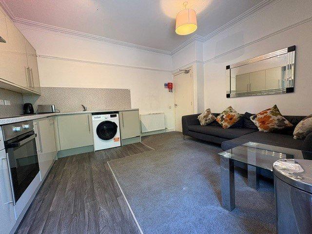 5 bedroom maisonette to rent