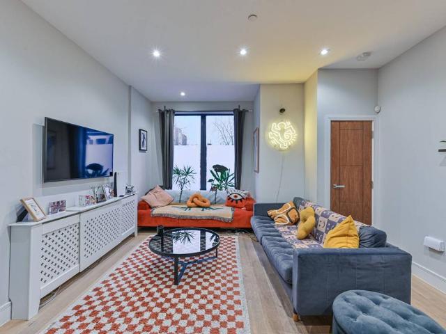 5 bedroom terraced house for sale