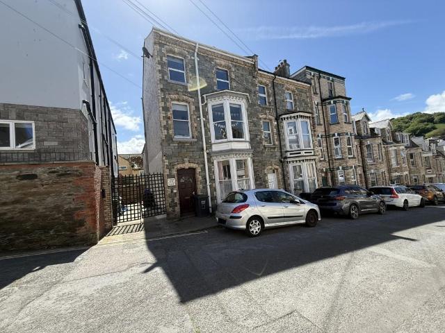5 bedroom maisonette for sale