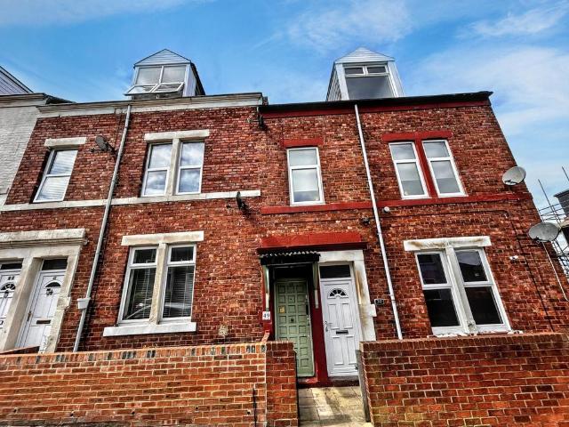 5 bedroom maisonette for sale