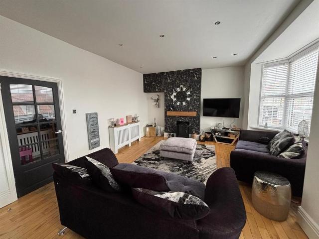 5 bedroom maisonette for sale