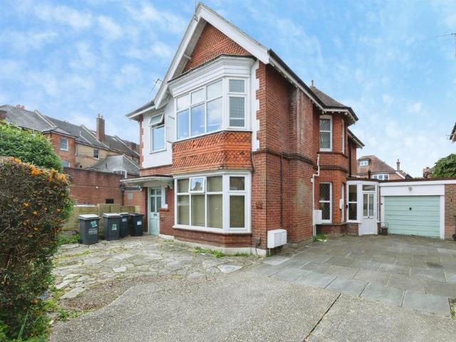 5 bedroom maisonette for sale