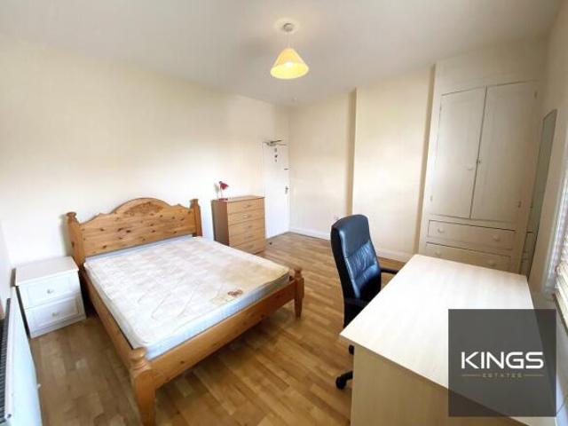 5 bedroom maisonette for sale in Victoria Road North, Southsea, PO5