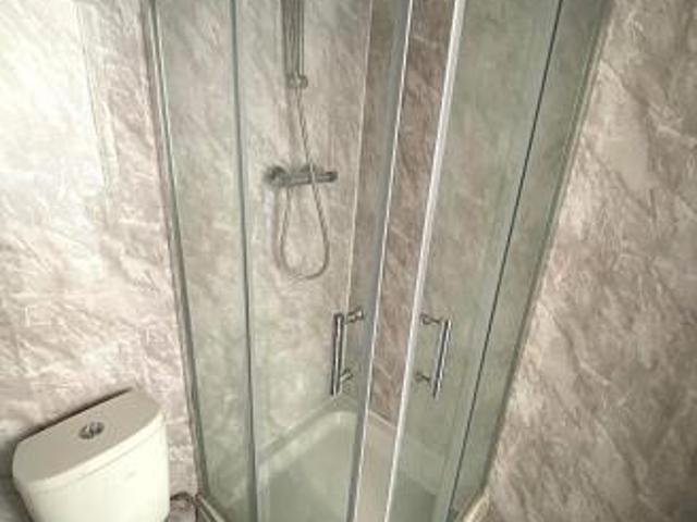 5 bedroom maisonette for rent in Corporation Road, Cardiff, CF11
