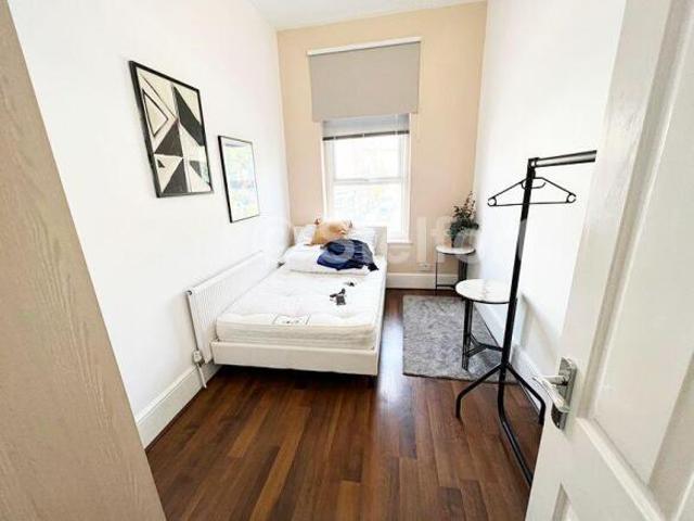 5 bedroom maisonette for rent in Junction Road, London, N19