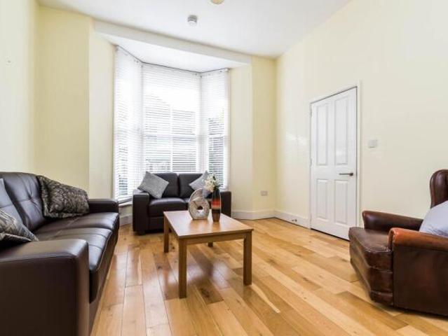 5 bedroom maisonette for rent in Medina Road, London, N7