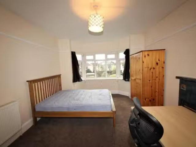 5 bedroom maisonette for rent in Mortimer Road, Charminster, B.