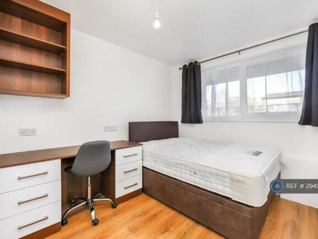 5 bedroom maisonette for rent in Sleat House, London, E3