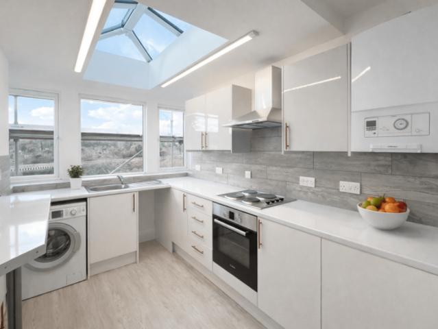 5 bedroom maisonette for rent in Stottbury Road, St Agnes, BS7