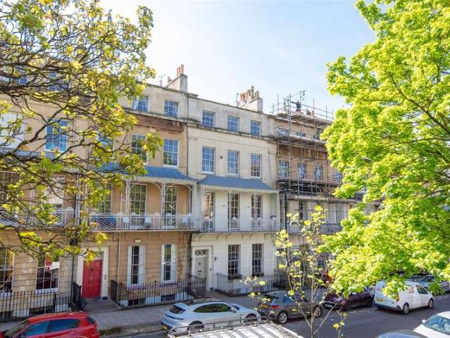 5 Bedroom Maisonette Flat