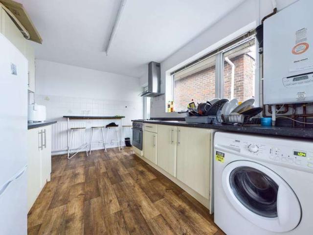 5 Bedroom Maisonette Flat