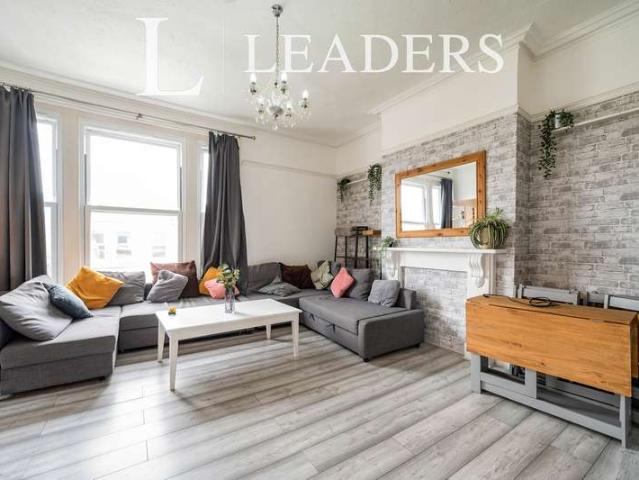5 Bedroom Maisonette Flat