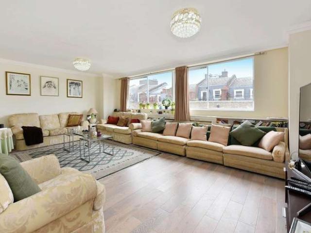 5 Bedroom Maisonette Flat