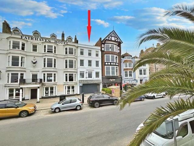 5 Bedroom Maisonette Flat
