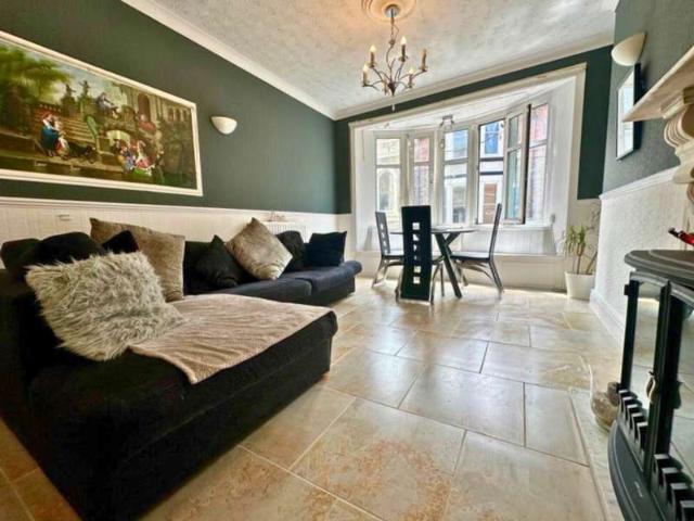 5 Bedroom Maisonette Flat