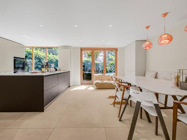 5 bedroom mews to rent
